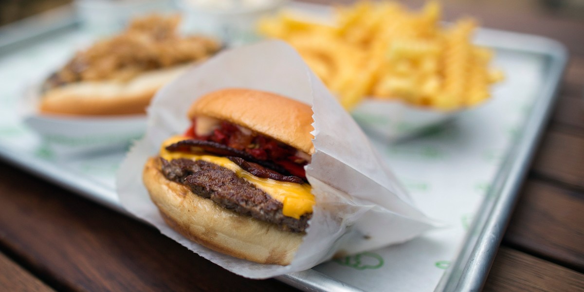 Burger chain Shake Shack boosts its IPO terms | Fortune