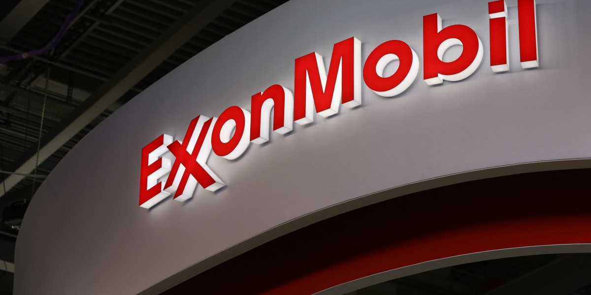 Exxon, Fighting Climate Change Charges, Plans Fuel Cell Venture | Fortune