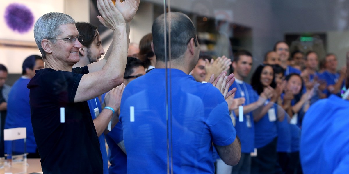Tim Cook Visits Apple Store London, Employees Gasp | Fortune