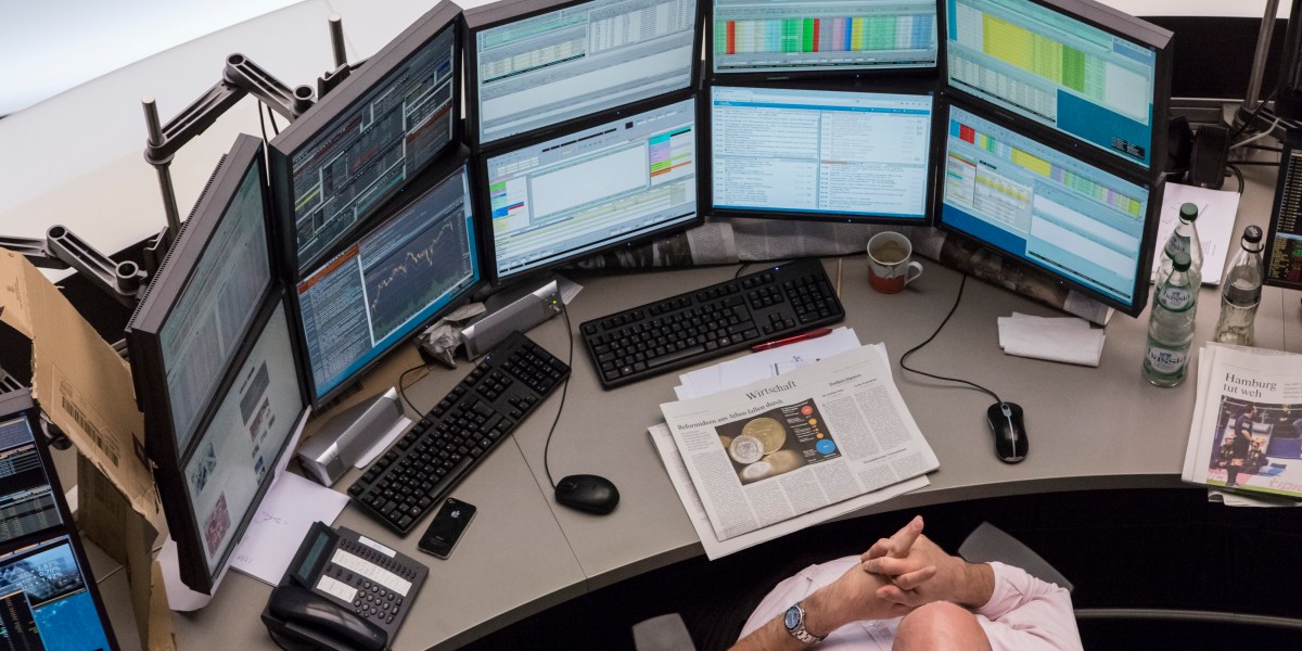 Global finance grinds to a halt as Bloomberg terminals black out | Fortune