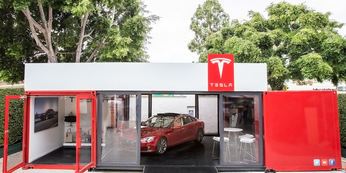 Tesla plans pop up stores in posh locales | Fortune