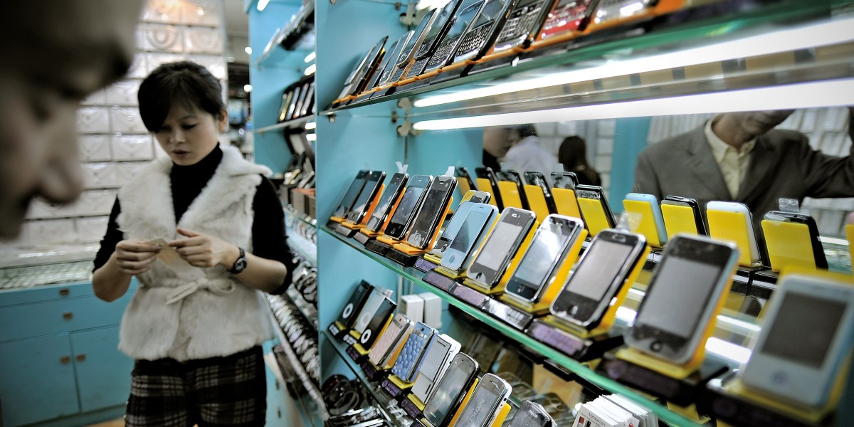 Huge Apple iPhone Counterfeit Operation Shut Down In China | Fortune