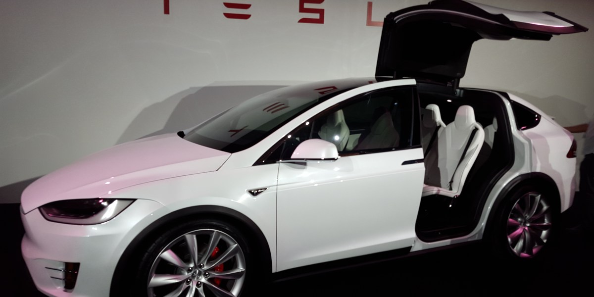Elon Musk gives Tesla's new Model X SUV a splashy send off | Fortune