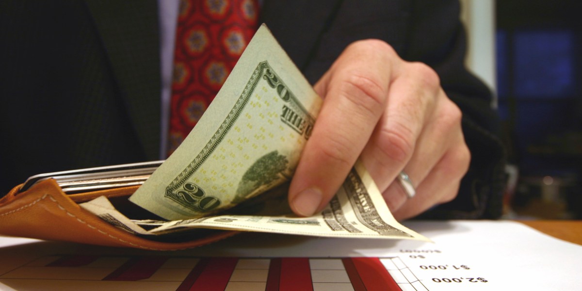 Banker Bonuses: Year-End Compensation Will be Smaller This Year | Fortune