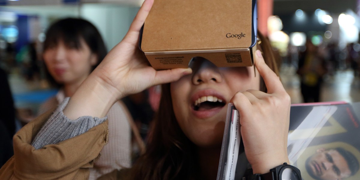 Google Recruits YouTube Celebs, Hulu to Launch Its New VR Service | Fortune