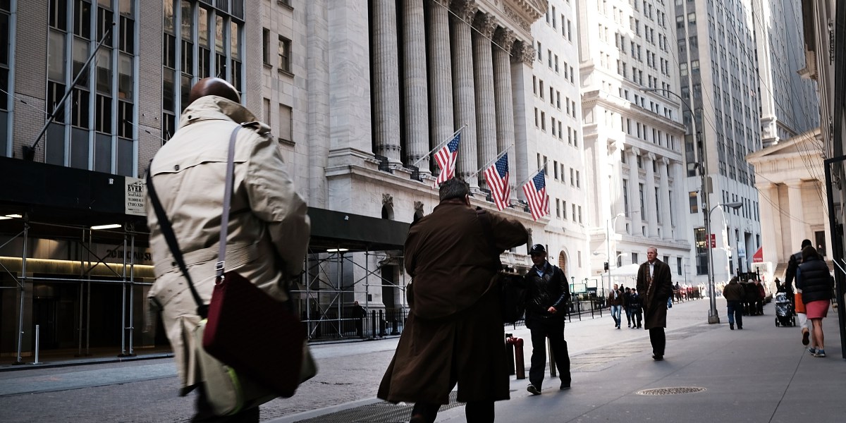 Wall Street Bonuses: Bankers Make 5 Times Average Worker | Fortune