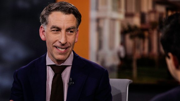 Home prices are falling faster now than in 2006—Redfin’s CEO just ...