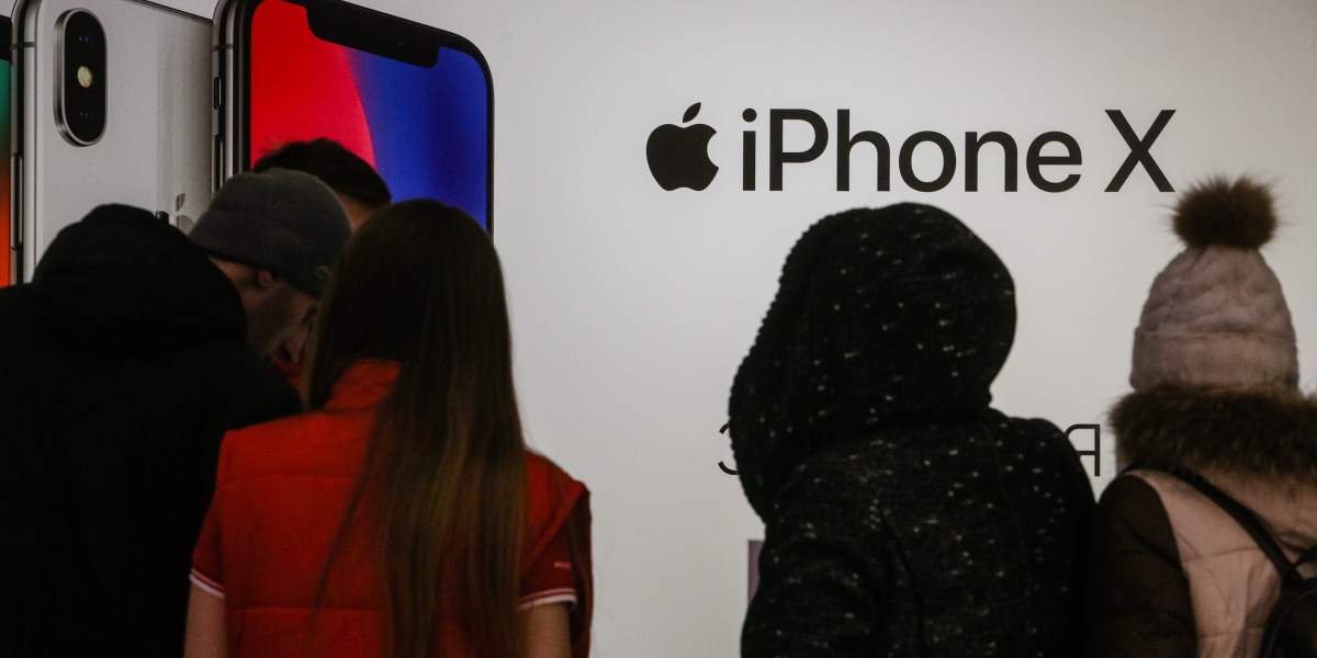 Apple iPhone: Smugglers Used Drones to Drop Phones Into China | Fortune