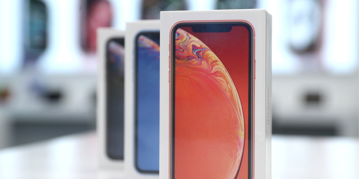 Apple Cut Orders on New iPhones Two Months after Launch, Says Report ...