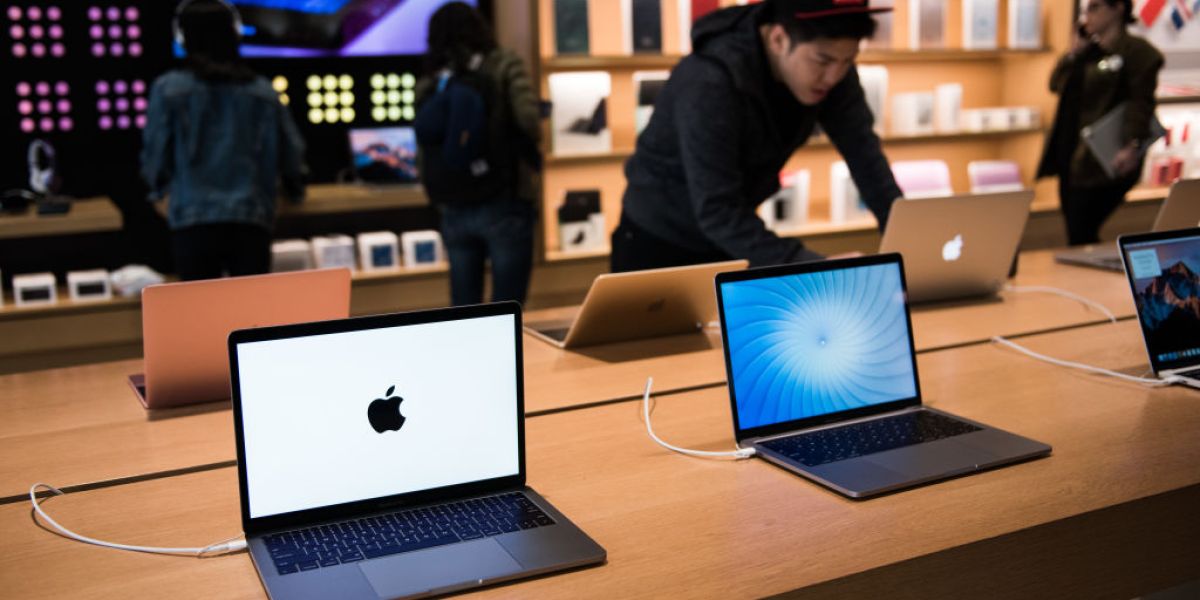 Apple Laptops Banned from Checked Luggage by More Airlines | Fortune