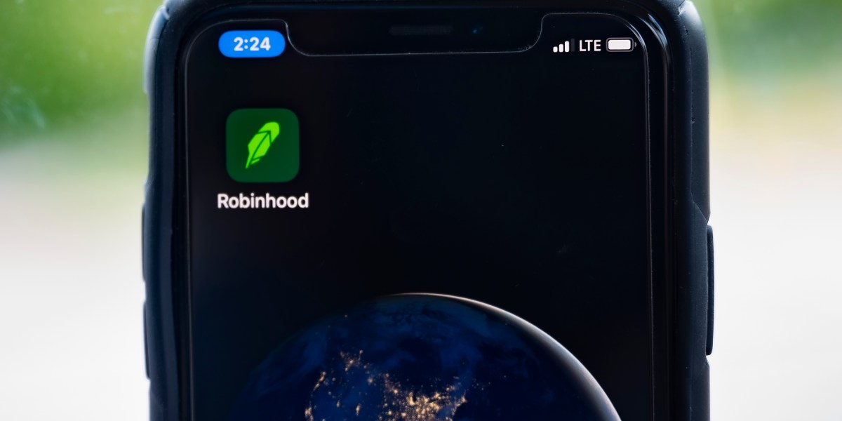 Robinhood app stumbles amid surge in Apple and Tesla trading | Fortune