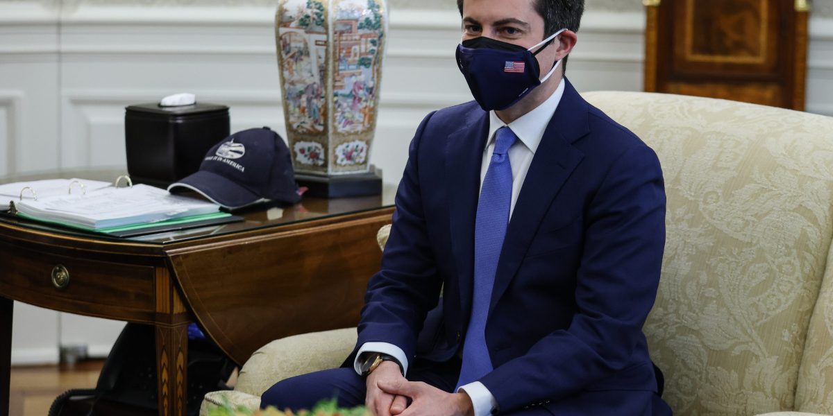 Buttigieg heads to a divided Congress to pitch a mega investment in ...