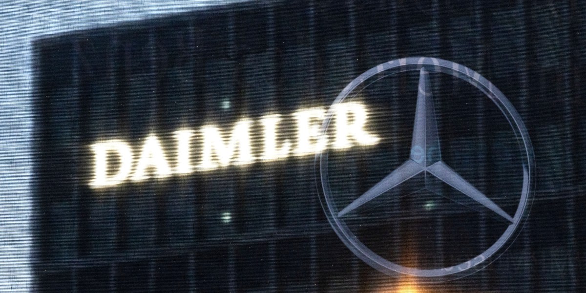 Mercedes to launch a new self-driving feature for the German autobahn ...