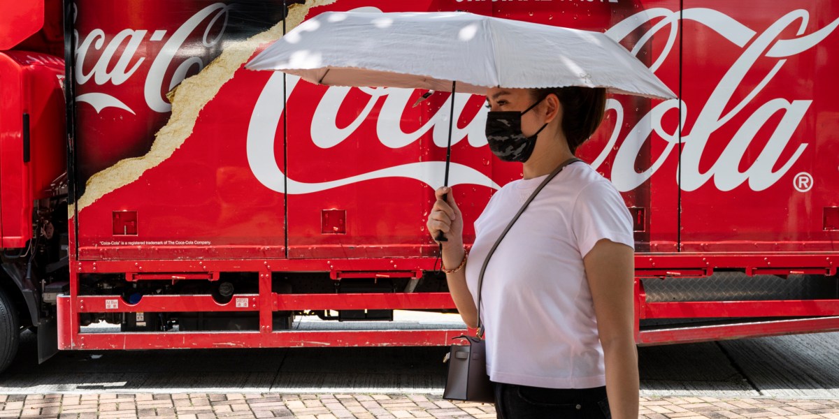 Coca-Cola offers workers $2,000 to get vaccinated | Fortune