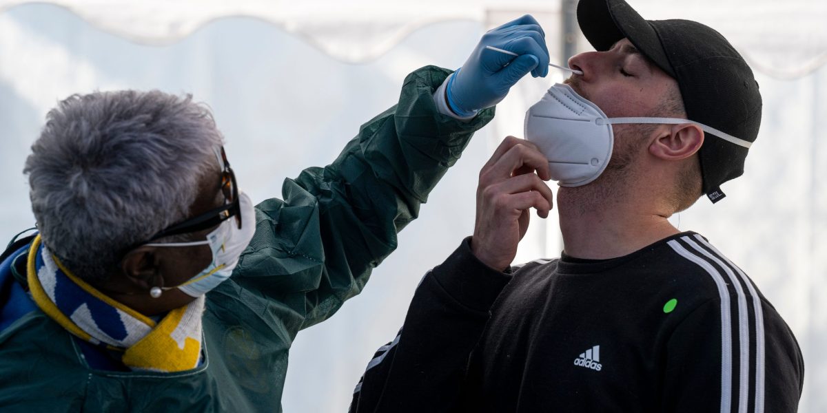 CVS and Walgreens just cut down paid sick leave for workers | Fortune