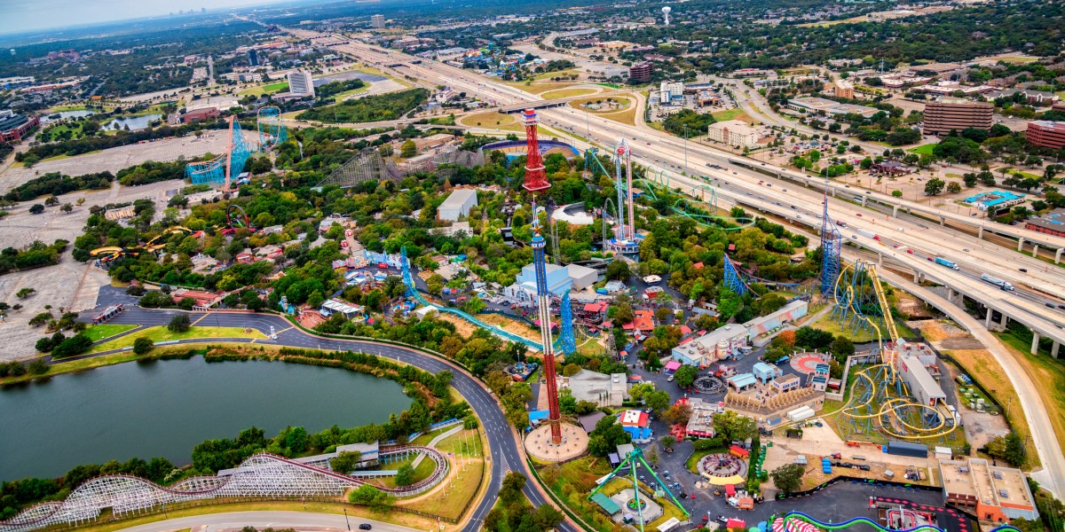Robot security guards make debut at Six Flags theme parks | Fortune