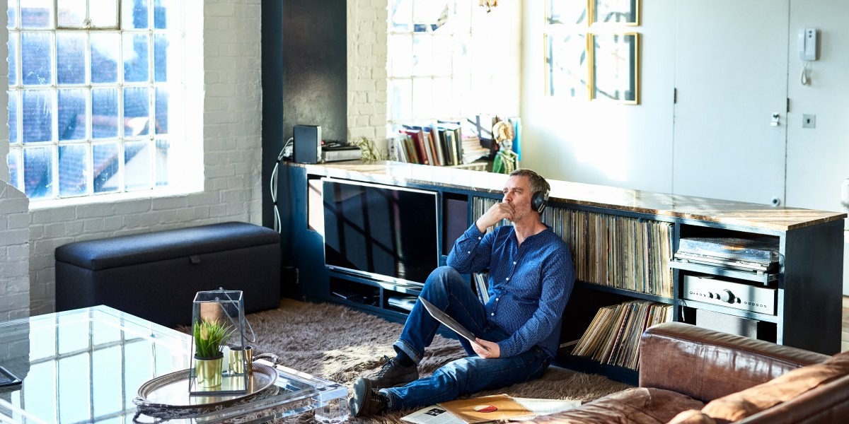 Vinyl record sales reach $1 billion for the first time in 35 years ...