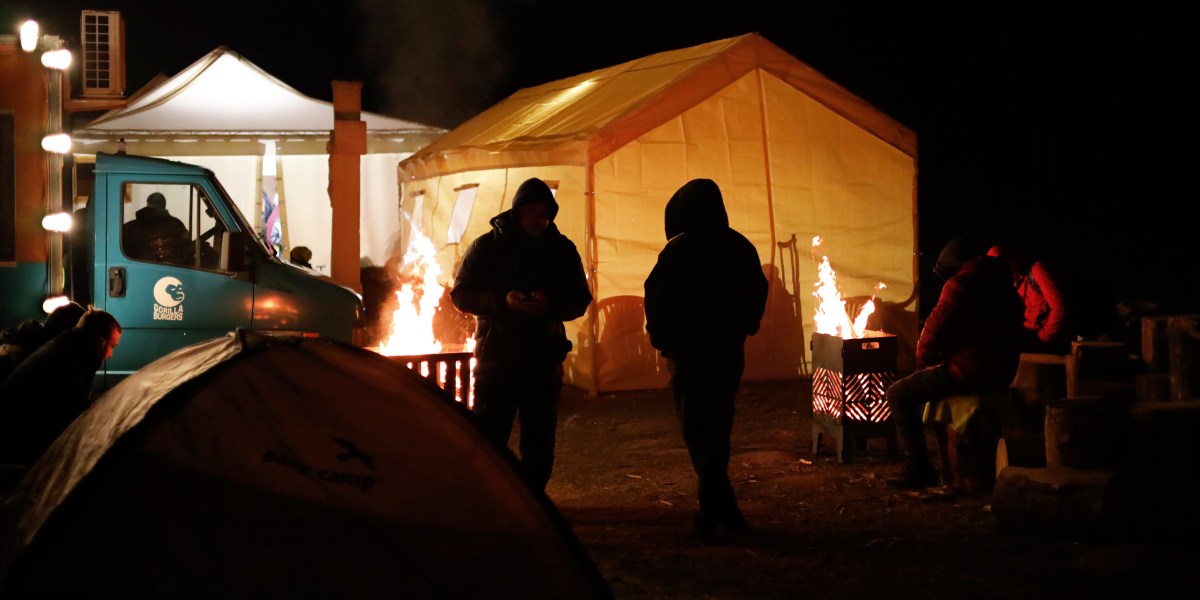 Russia invasion: Ukrainian emigrants leaving safety and heading to war ...