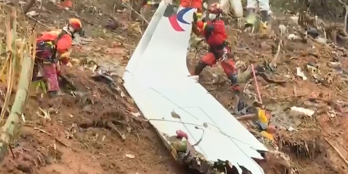 China Eastern crash: Evidence suggests midair breakup of Kunming to ...