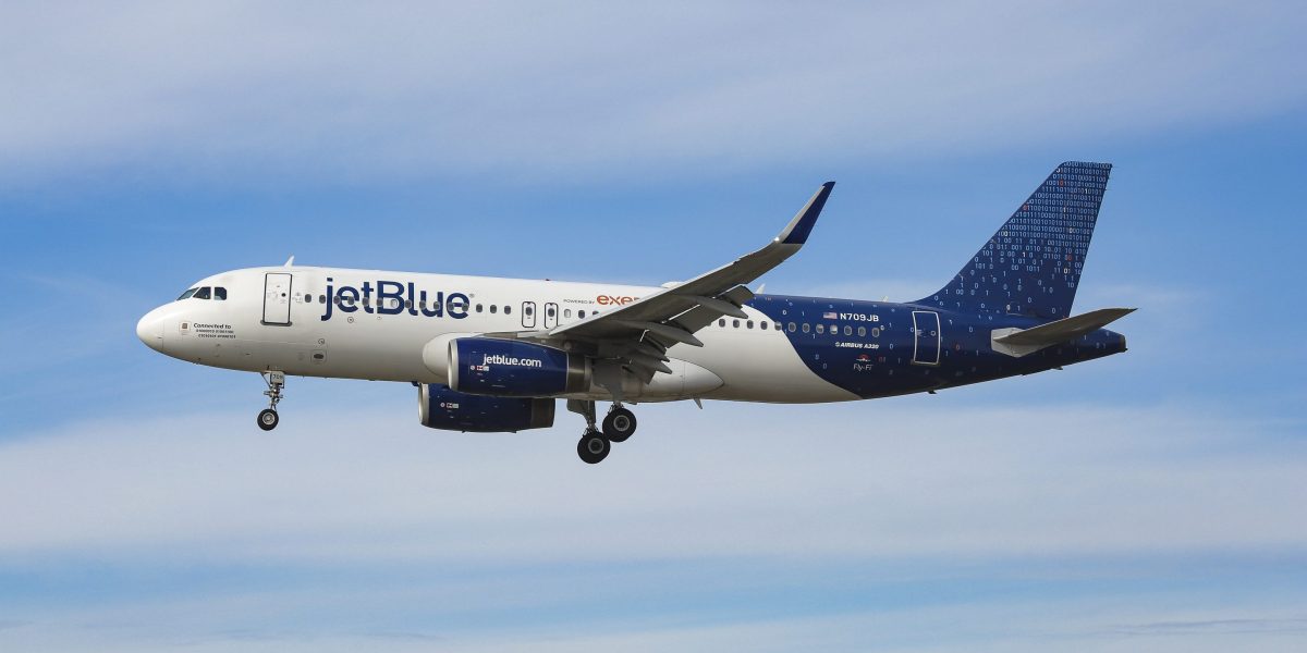 JetBlue makes hostile $3.3 billion cash bid for Spirit | Fortune
