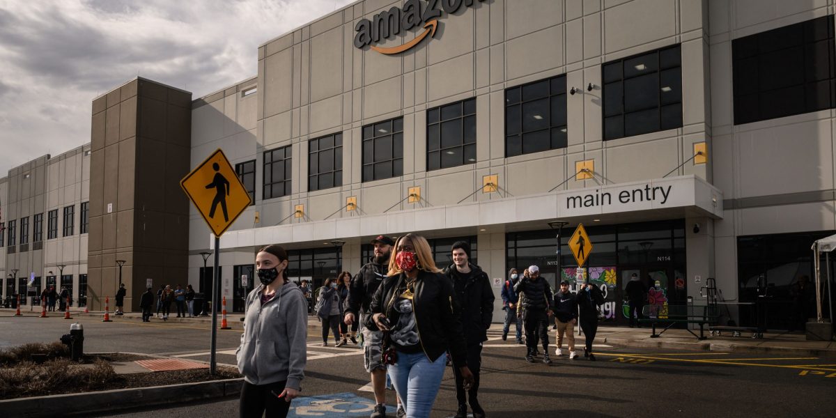 Amazon warehouse problems: Running out of workers to hire, and too much ...