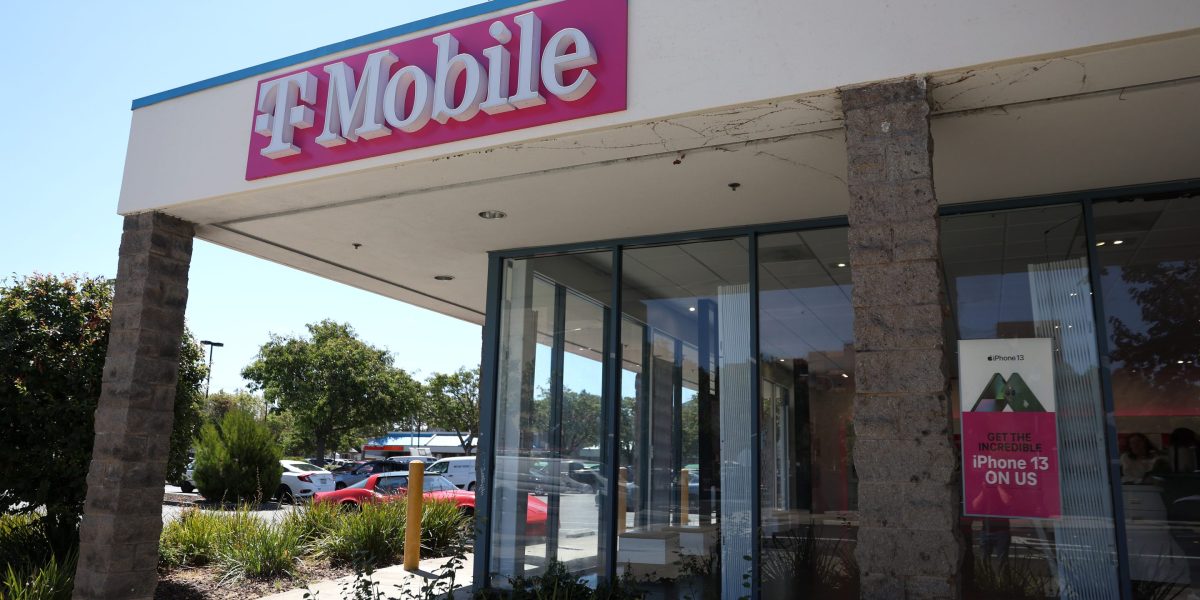 Former T-Mobile store owner netted $25 million from 5-year scheme which ...