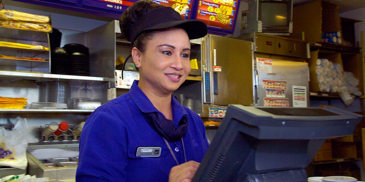 All Taco Bell corporate employees train as frontline workers during the ...