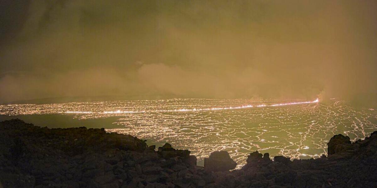 Mauna Loa volcano erupts in Hawaii | Fortune