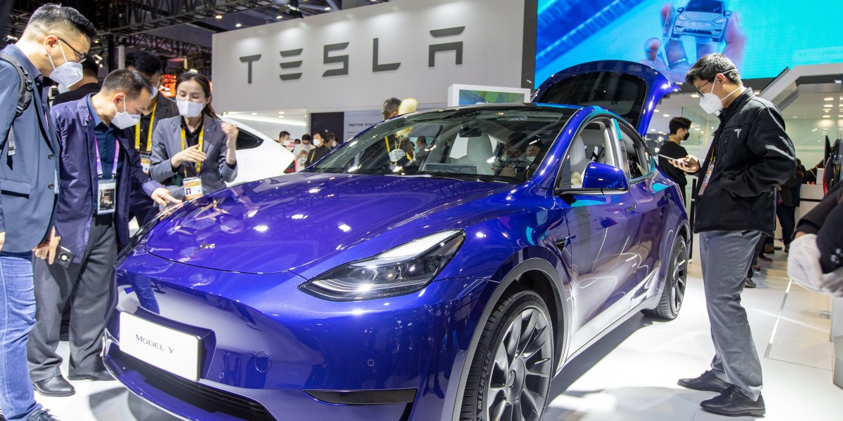 Tesla denies malfunction to blame after a deadly crash caught on video ...