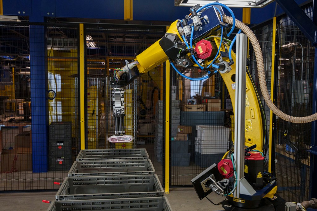 Amazon's new robot is capable of handling millions of different ...