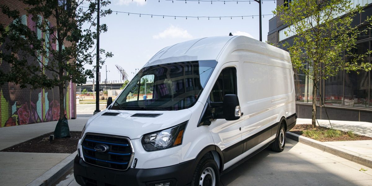Postal Service goes green by buying 9,000 electric vans | Fortune