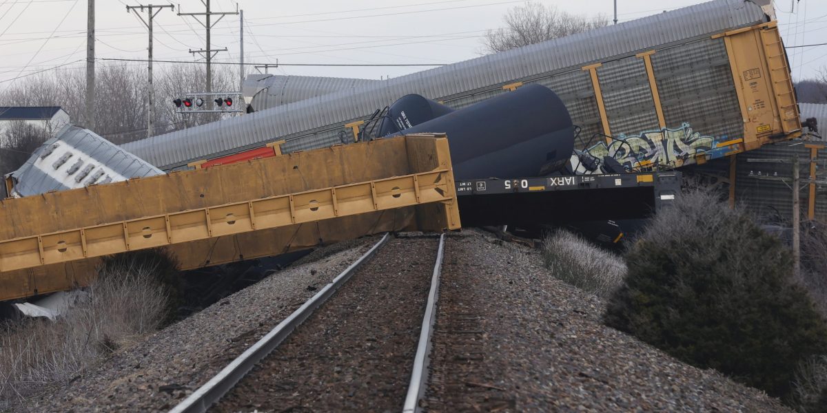 Norfolk Southern 2nd derailment no ‘public health risk’ | Fortune