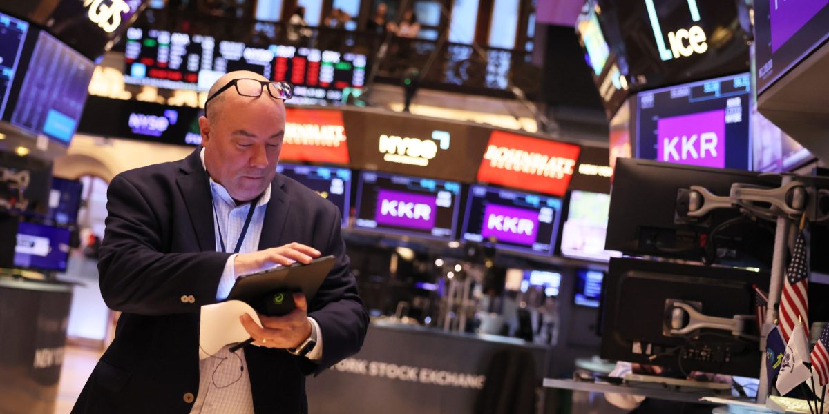 Bank stocks tumble after SVB Financial's bad news | Fortune
