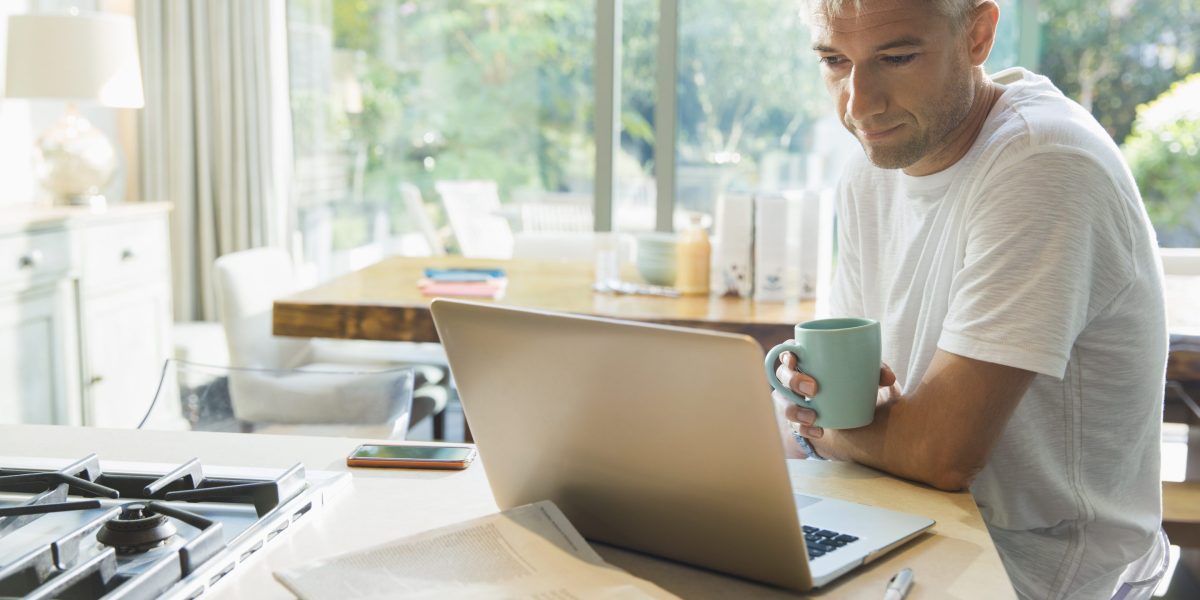 New data shows WFH is dying out. A remote work guru says that's false ...