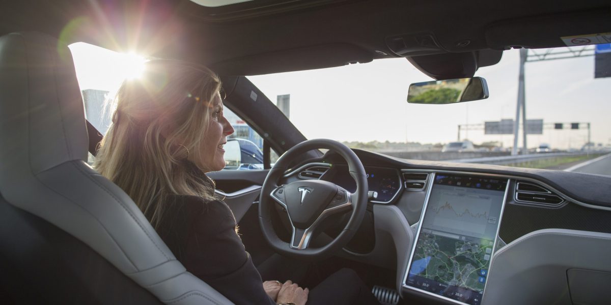Tesla's car videos shared by staffers highlights a big problem | Fortune