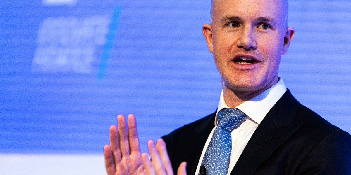 Coinbase app downloads decline ahead of key earnings report | Fortune Crypto