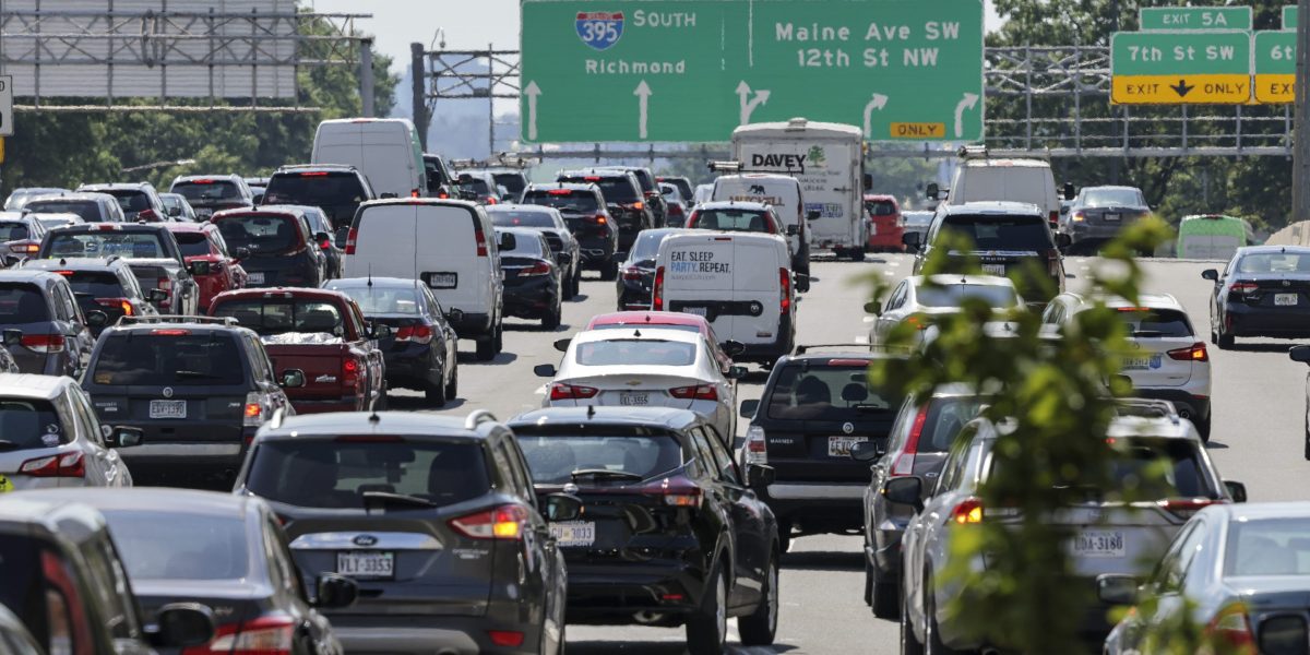 Commuting costs workers $2,000 and 39 hours more than pre-pandemic ...