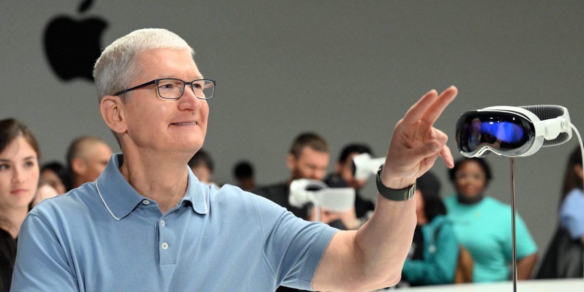 Apple shares reach new high, nearer $3 trillion market cap | Fortune