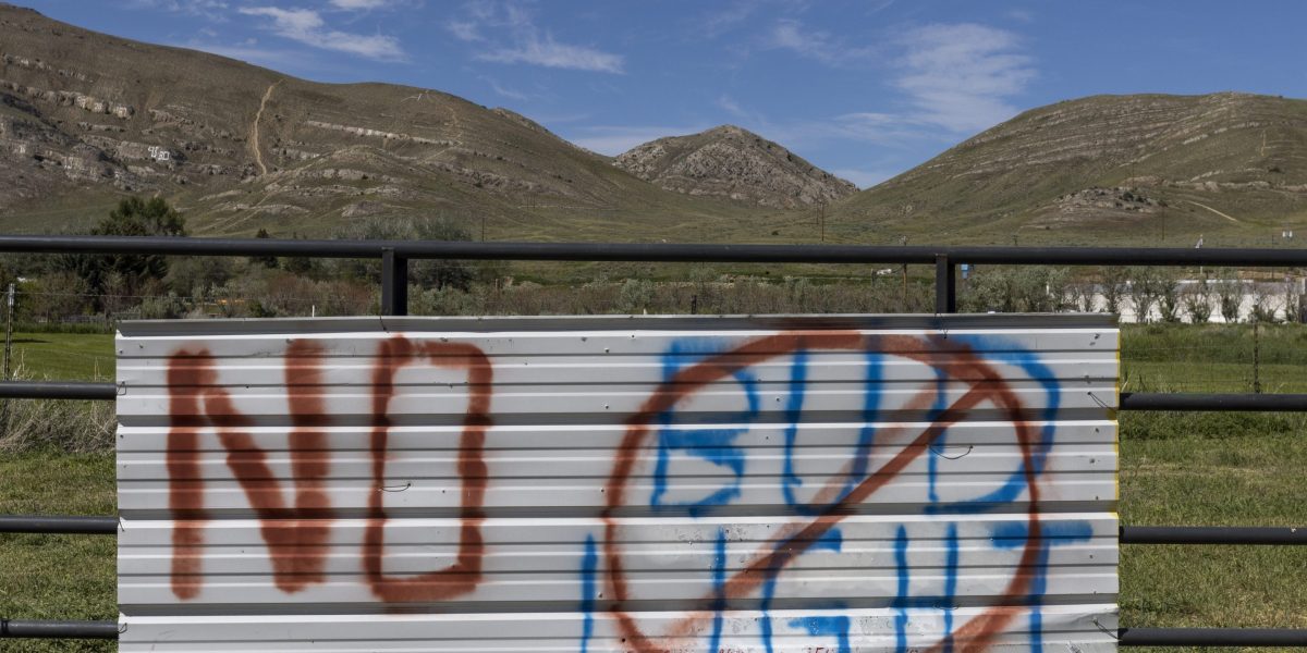 Bud Light to give away $10,000 every week to end boycott | Fortune