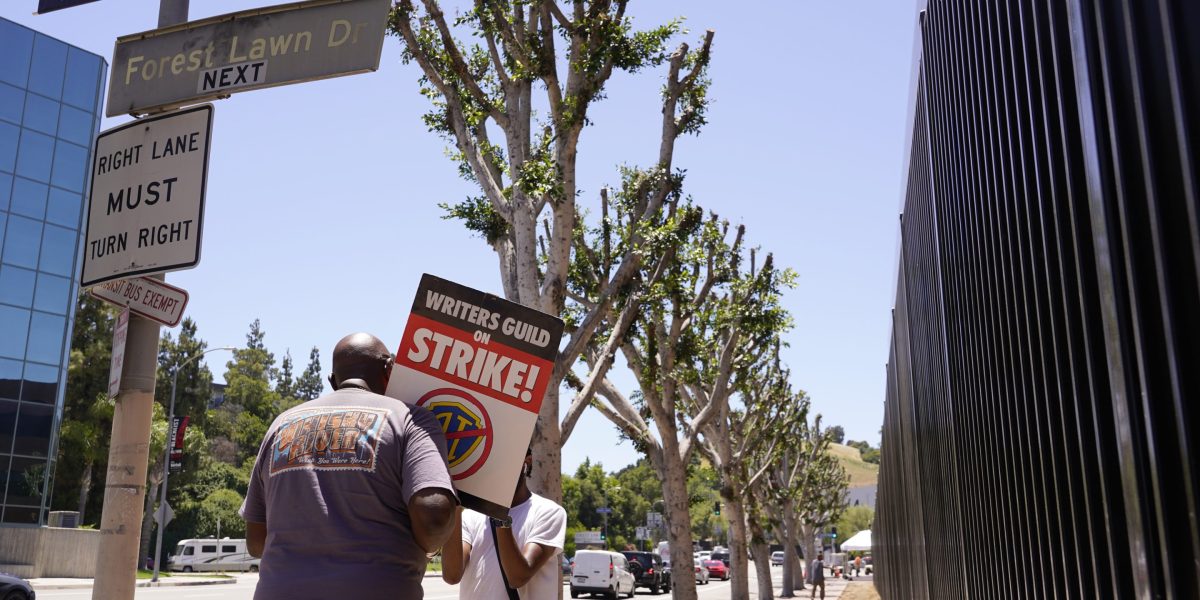 Did Hollywood studios cut trees to eliminate shade for picketers? | Fortune