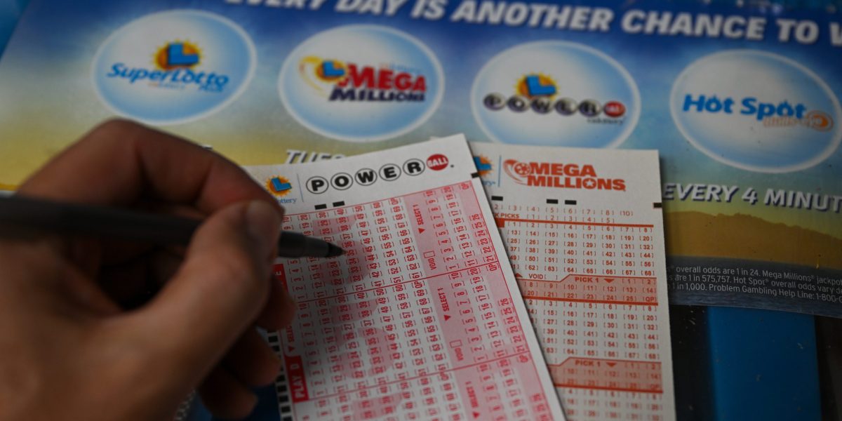 Powerball lottery ticket sales soar on huge jackpot | Fortune