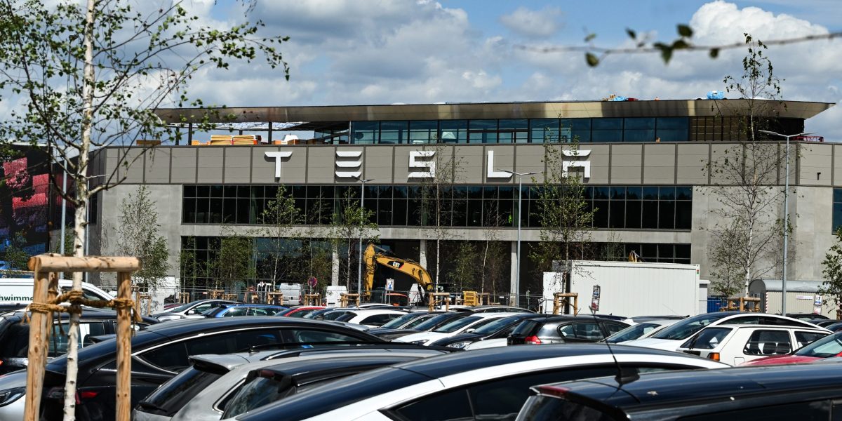 Tesla is lapping German automakers in global EV race | Fortune