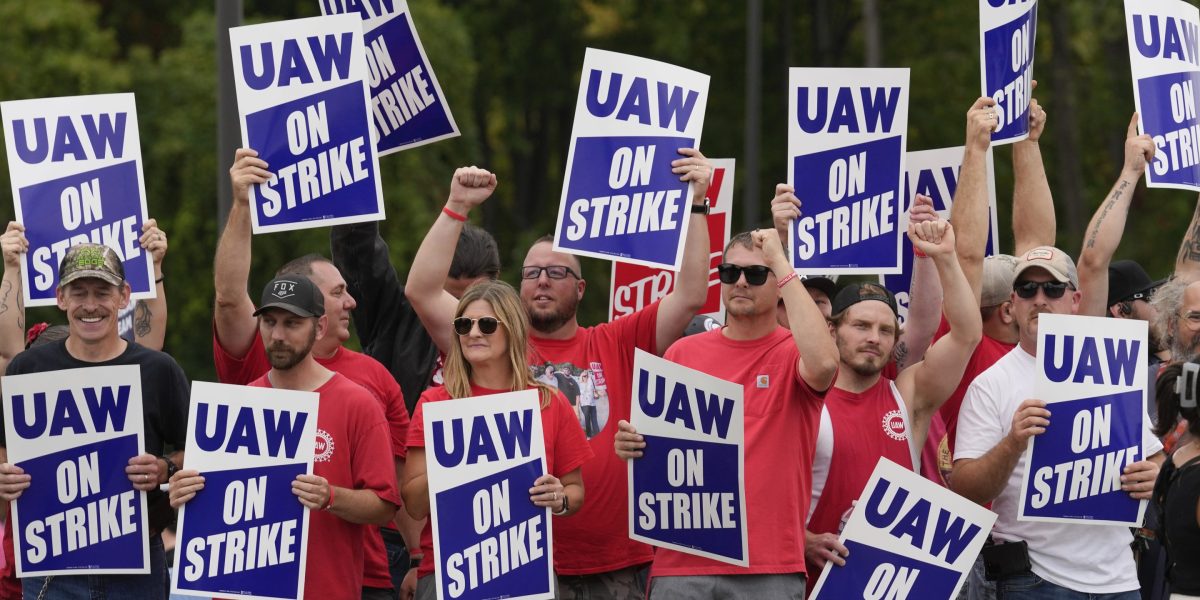 Americans support UAW 4x more than Big 3 carmakers | Fortune