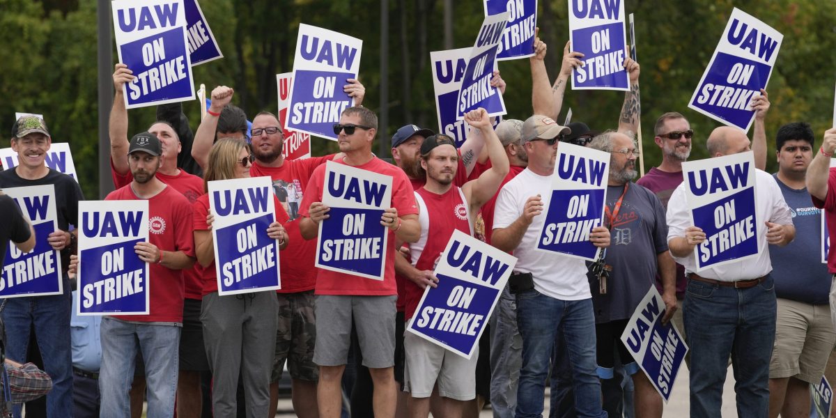 UAW votes to ratify General Motors contract by 54.7% | Fortune