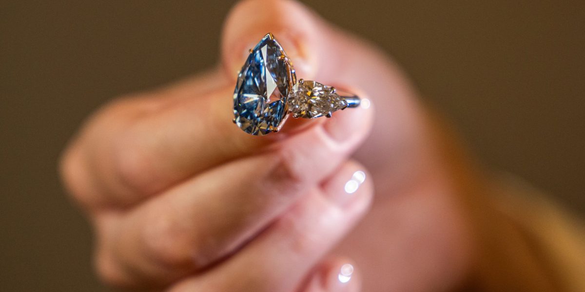 'Bleu Royal,' the biggest vivid blue diamond ever auctioned, sells for ...