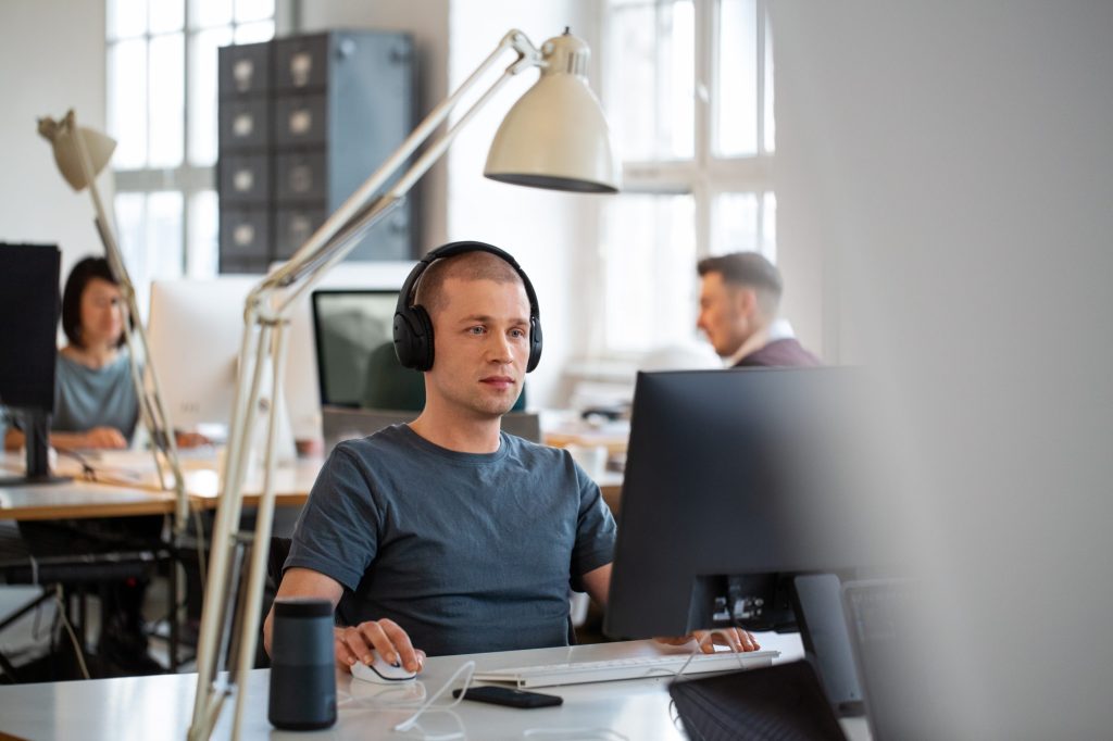Workers are turning to music as stressful workplaces become the norm ...