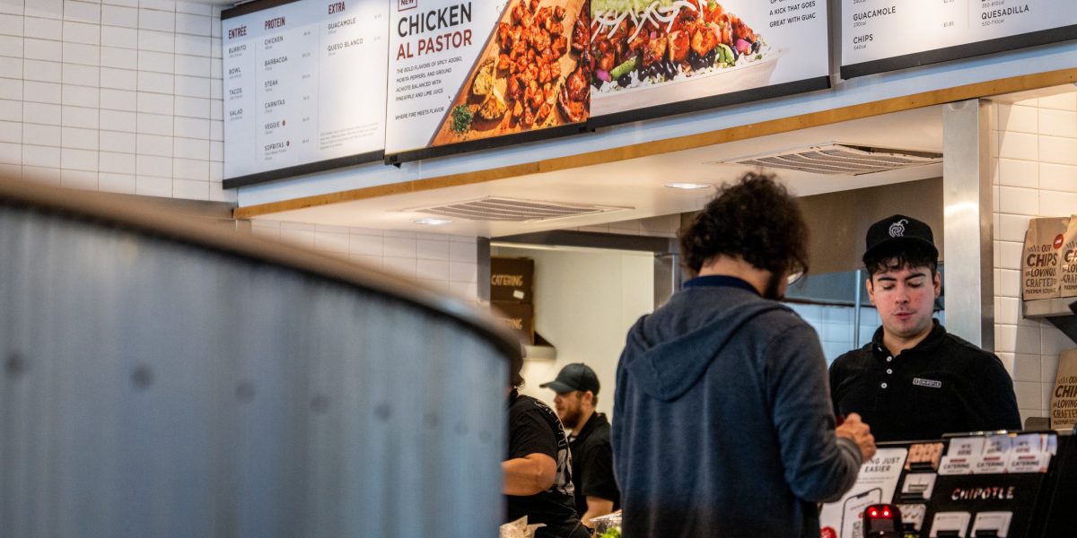 Woman who threw food at Chipotle worker sentenced to work at fast-food ...