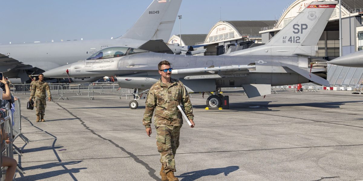 Air Force incentivizes pilots to stay with up to $600K in bonuses | Fortune