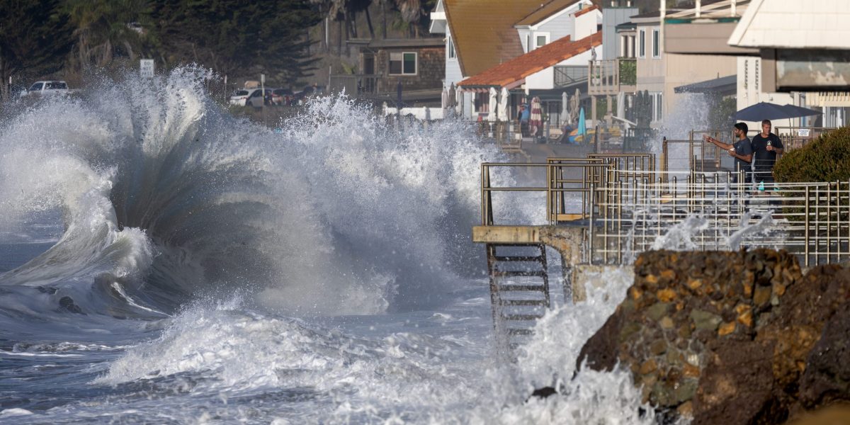 'Gnarly' waves up to 40-feet tall are pummeling West Coast beaches and ...