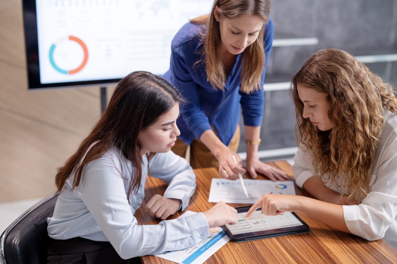 How much do data analysts make? | Fortune Education